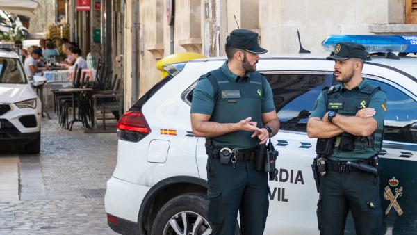 Border Control - Spaniens Grenzschützer | Shows | discovery+